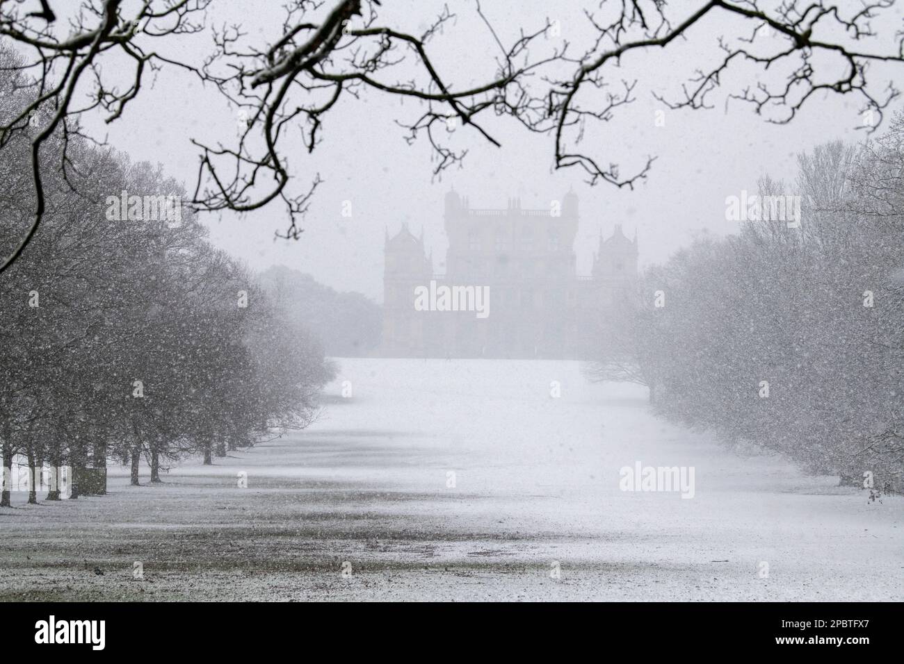Heavy snow at Wollaton Park in Nottingham, Nottinghamshire England UK ...