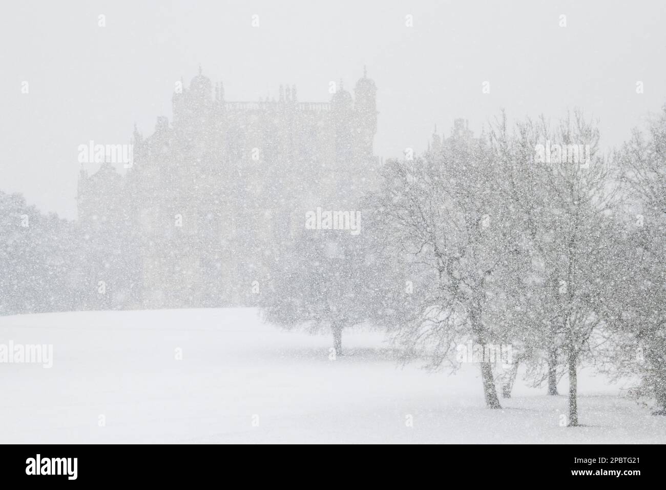 Heavy snow at Wollaton Park in Nottingham, Nottinghamshire England UK ...