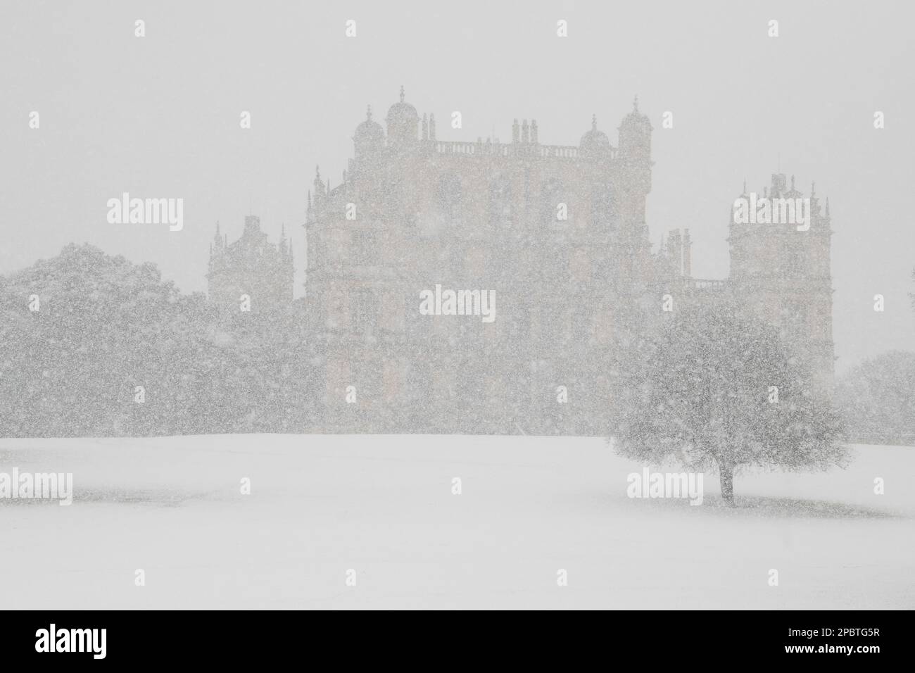 Heavy snow at Wollaton Park in Nottingham, Nottinghamshire England UK ...