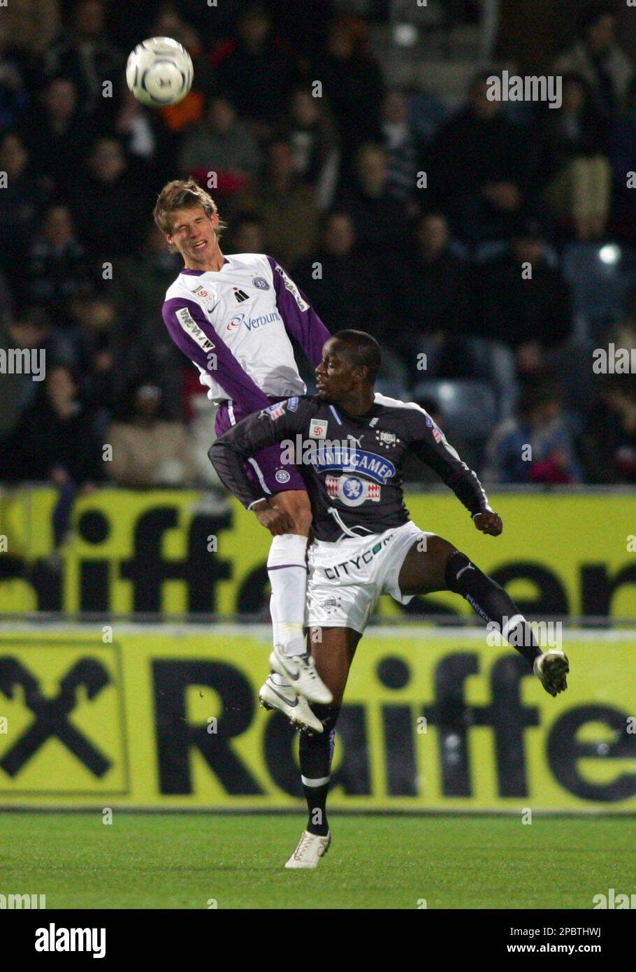 Franz Schiemer von Austria Wien und Amadou Rabihou von Sturm Graz ...