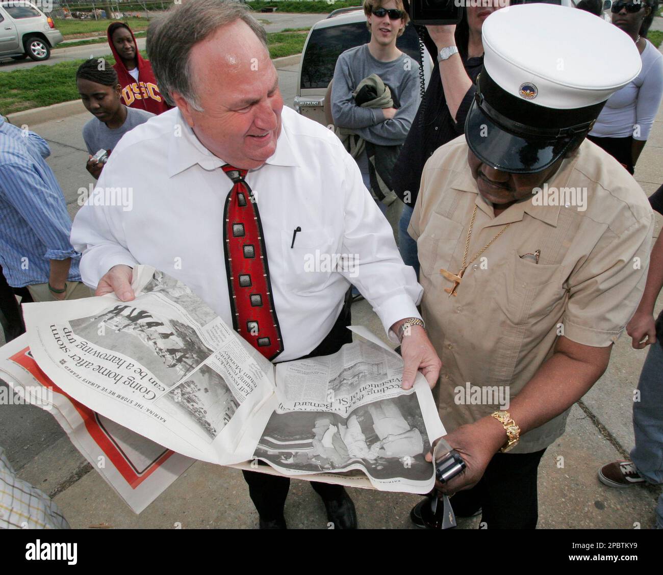 Jefferson Parish Sheriff's office Deputy Chief Craig Taffaro, left ...