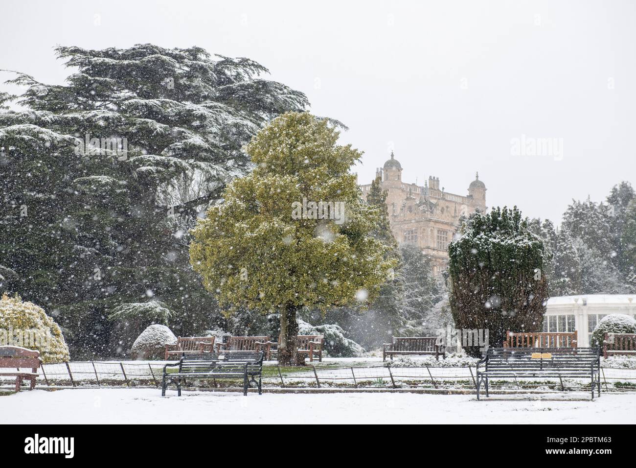 Heavy snow at Wollaton Park in Nottingham, Nottinghamshire England UK ...