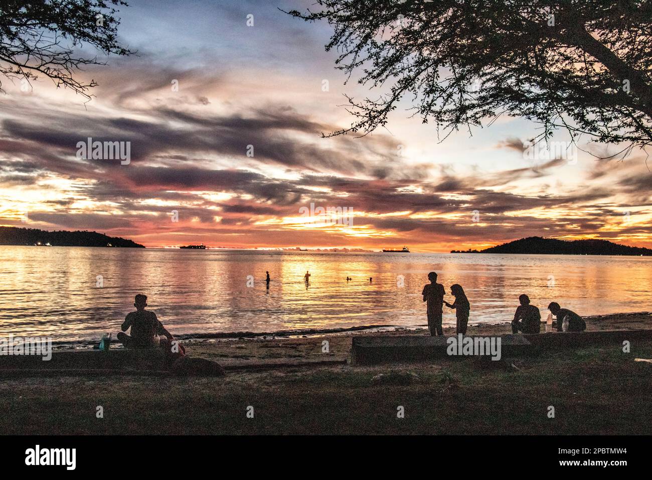 Cockling boat hi-res stock photography and images - Alamy