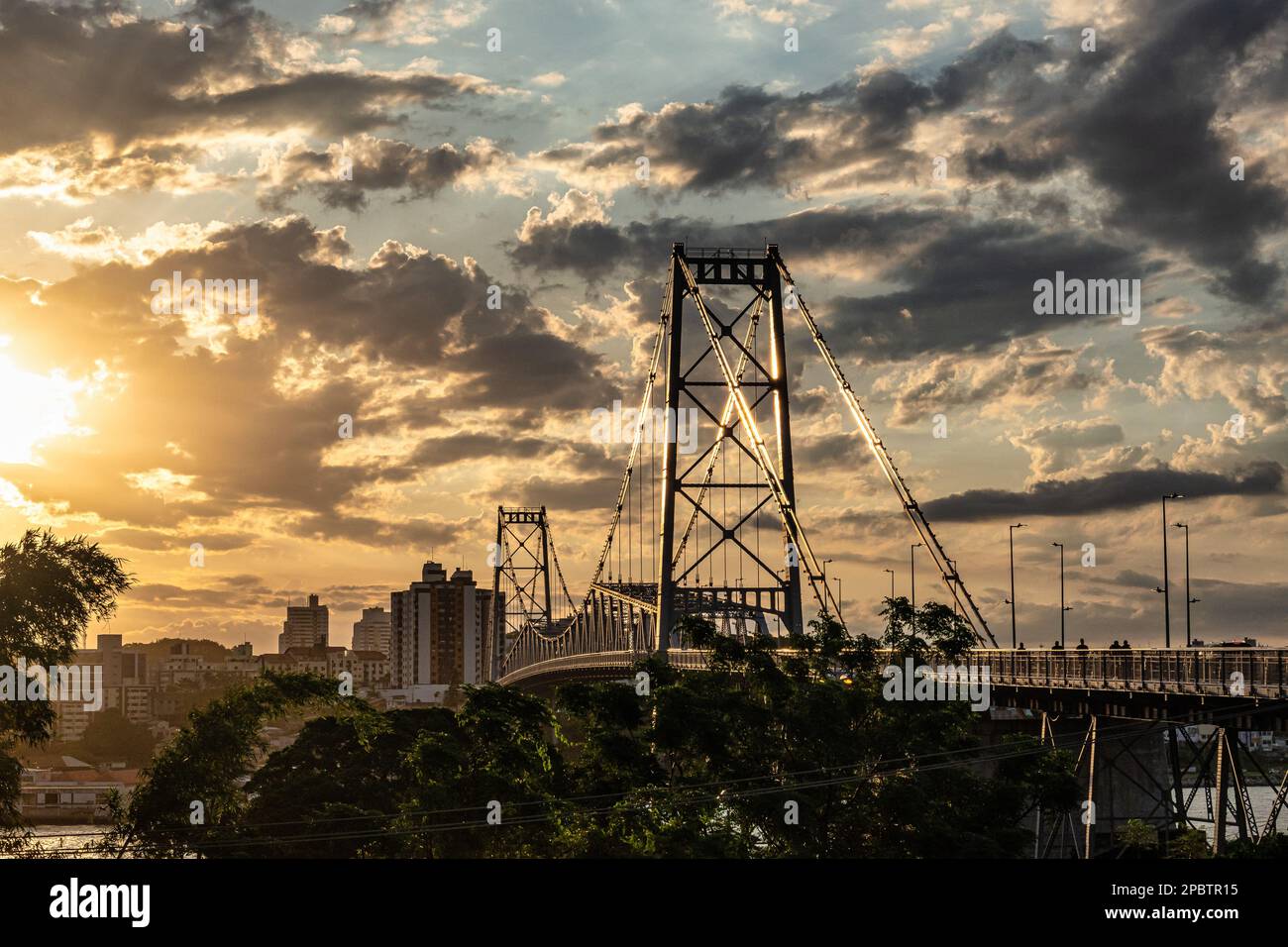 Hercilio Luz Bridge, Ponte Hercilio Luz for a long time the only access ...