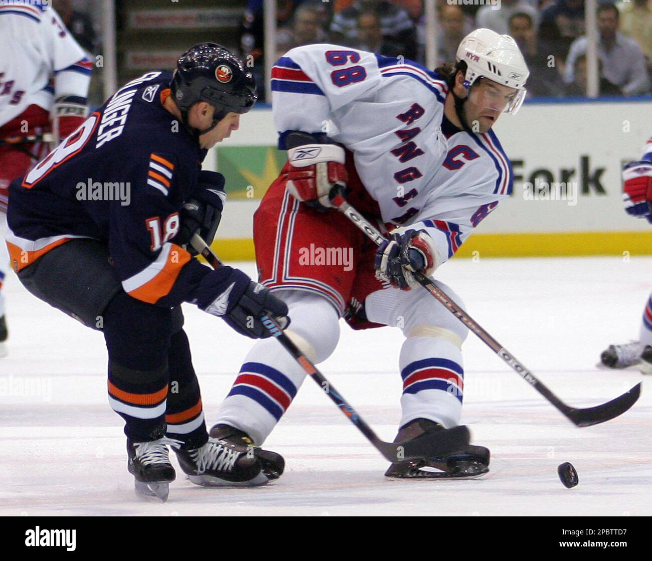 New York Islanders' Mike Sillinger battles for the puck with New York ...