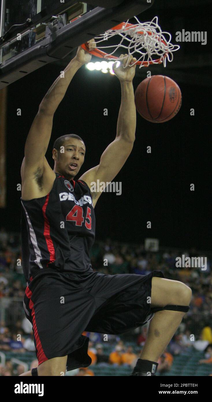 Georgia's Rashaad Singleton (45) dunks the ball in the first half ...