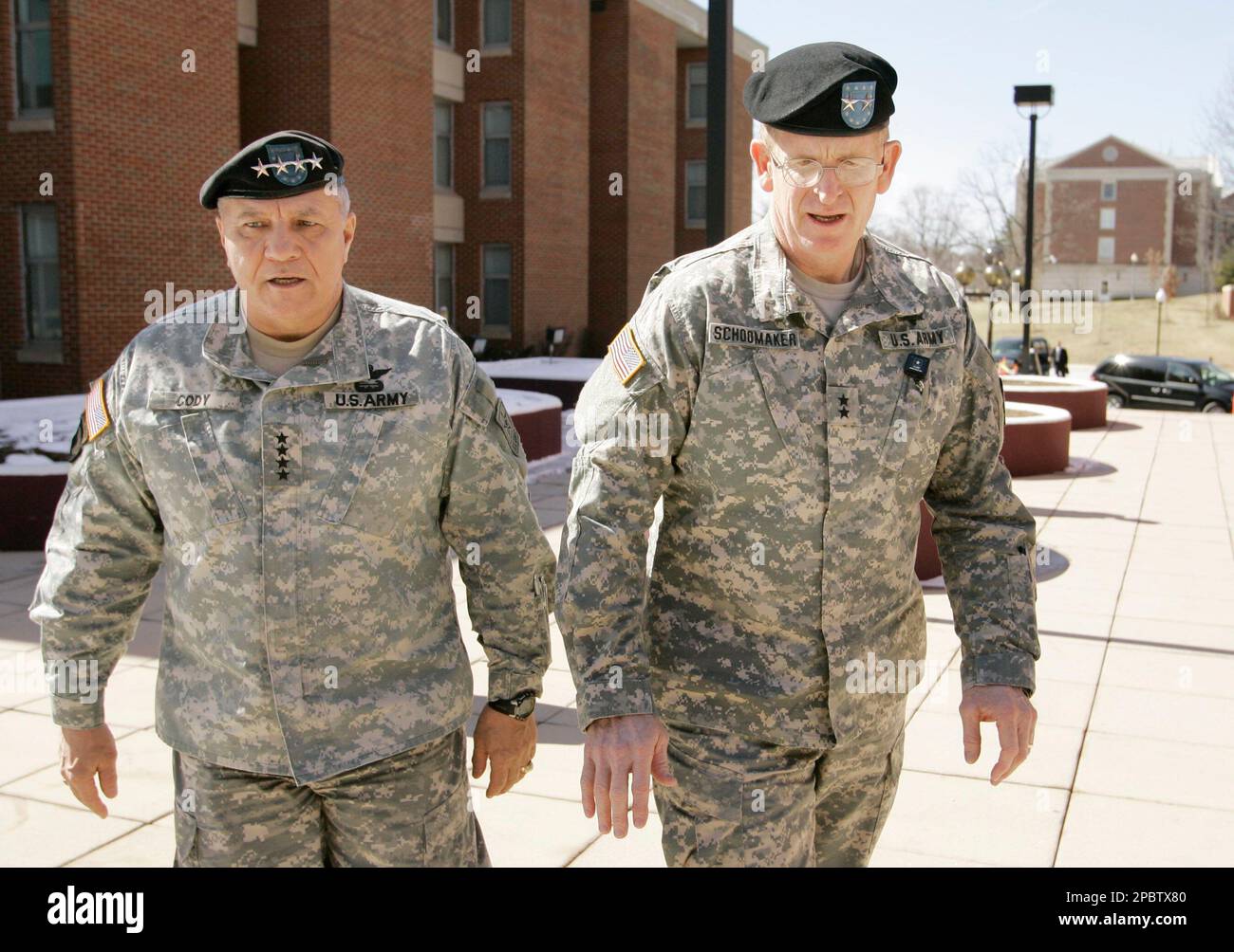Army Vice Chief of Staff Gen. Richard Cody, left, and Walter Reed ...