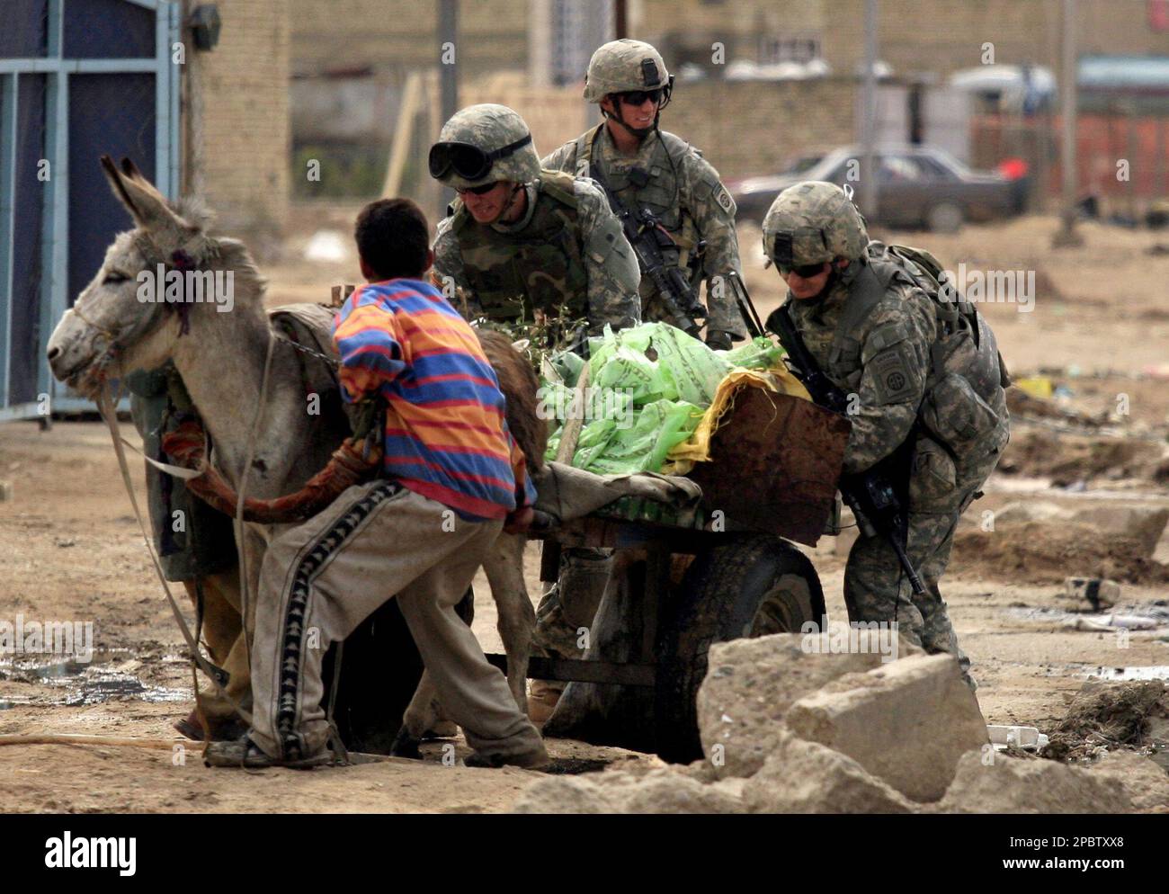 Soldiers from Delta Company, 2nd Battalion, 325th Airborne Infantry ...