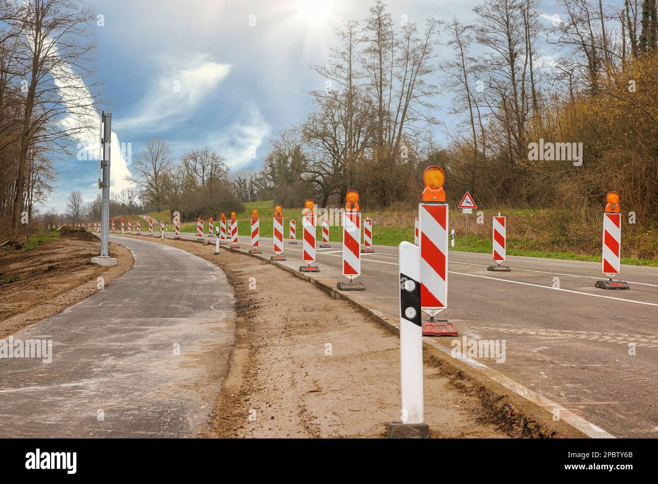 Country road roadworks hi-res stock photography and images - Alamy