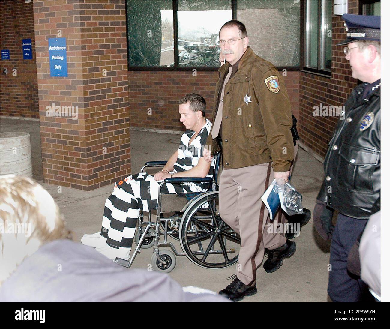 Macomb County sheriff's deputies escort Stephen Grant from Northern ...