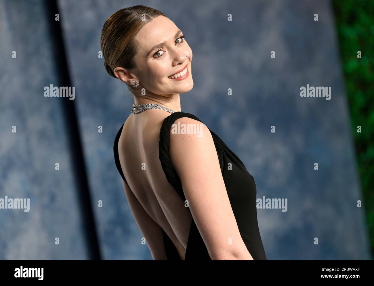 Elizabeth Olsen arrives at the Vanity Fair Oscar Party on Sunday, March ...