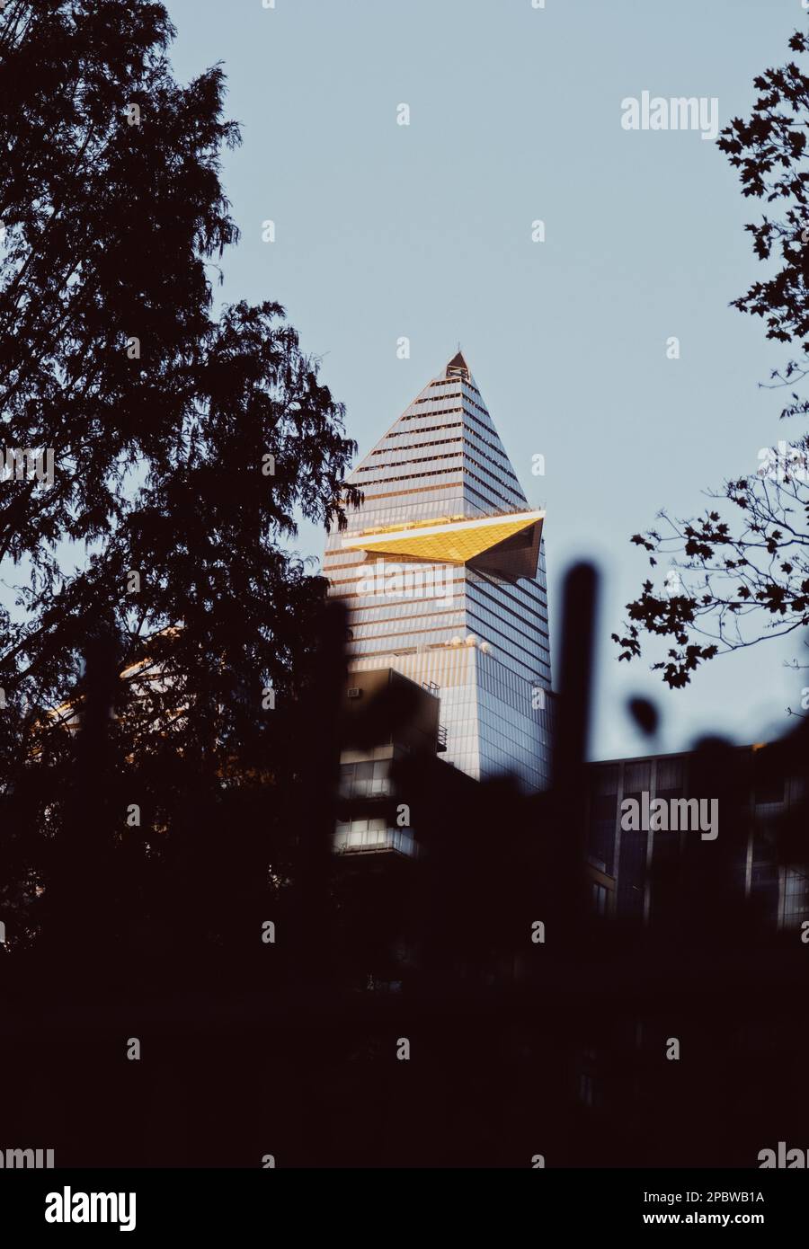 Edge New York Manhattan building Stock Photo - Alamy