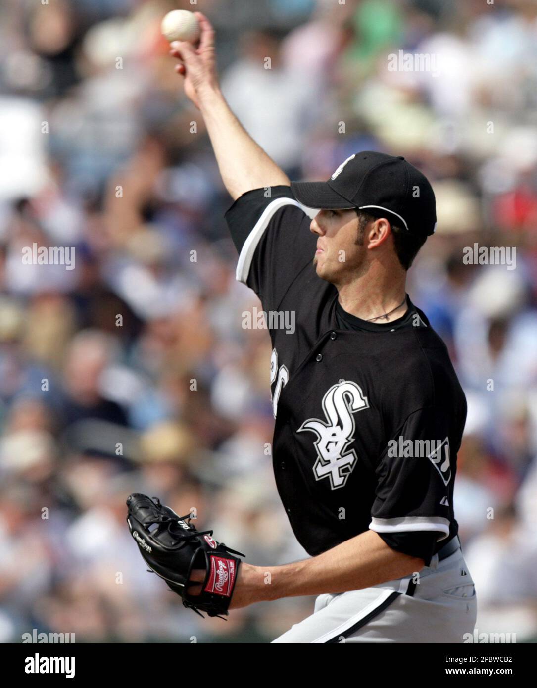 Chicago White Sox pitcher Jon Garland throws a pitch against the ...