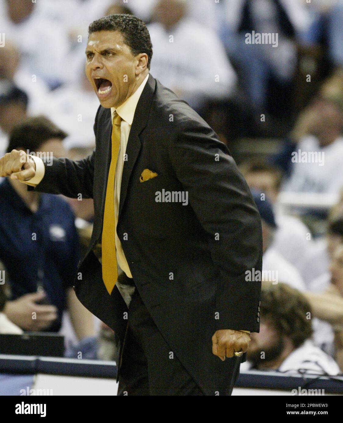 College baskteball hi-res stock photography and images - Alamy