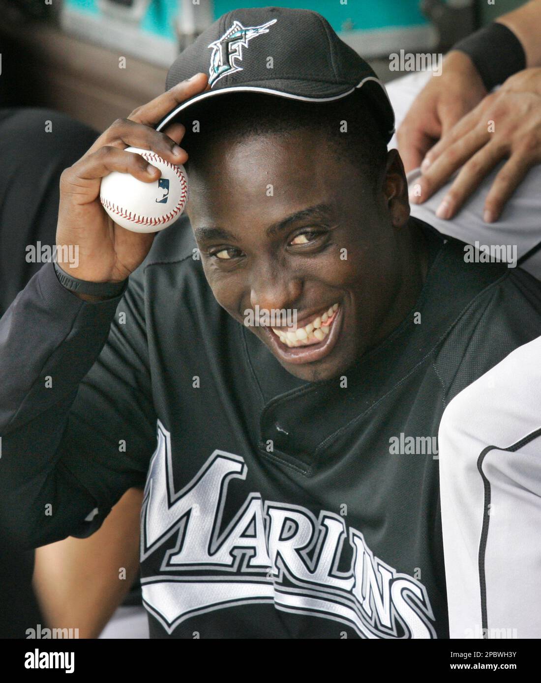 Florida Marlins pitcher Dontrelle Willis jokes with teammates in the ...