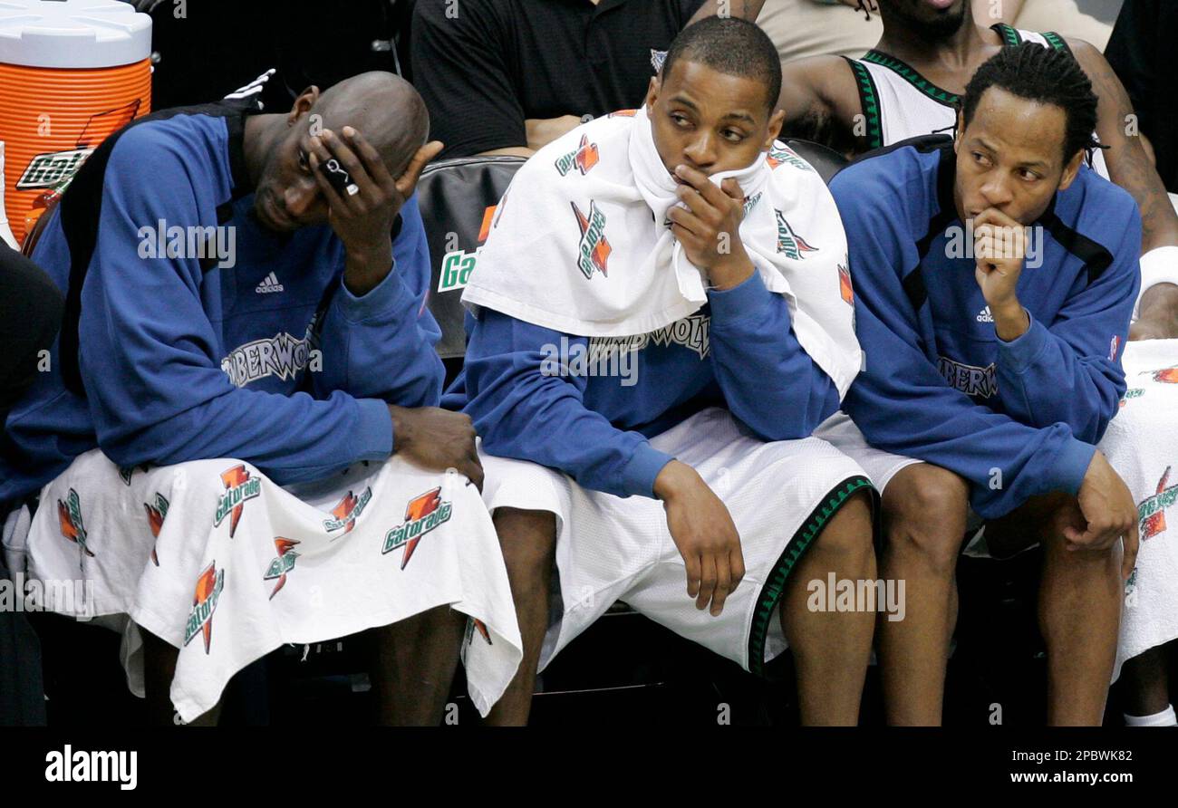 Minnesota Timberwolves forward Kevin Garnett, left, guard Randy Foye ...