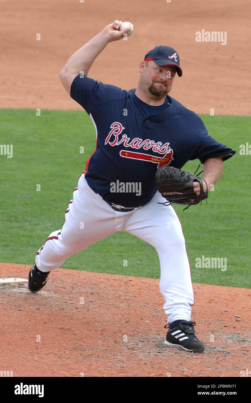 Atlanta Braves pitcher Bob Wickman throws during the fifth inning of ...