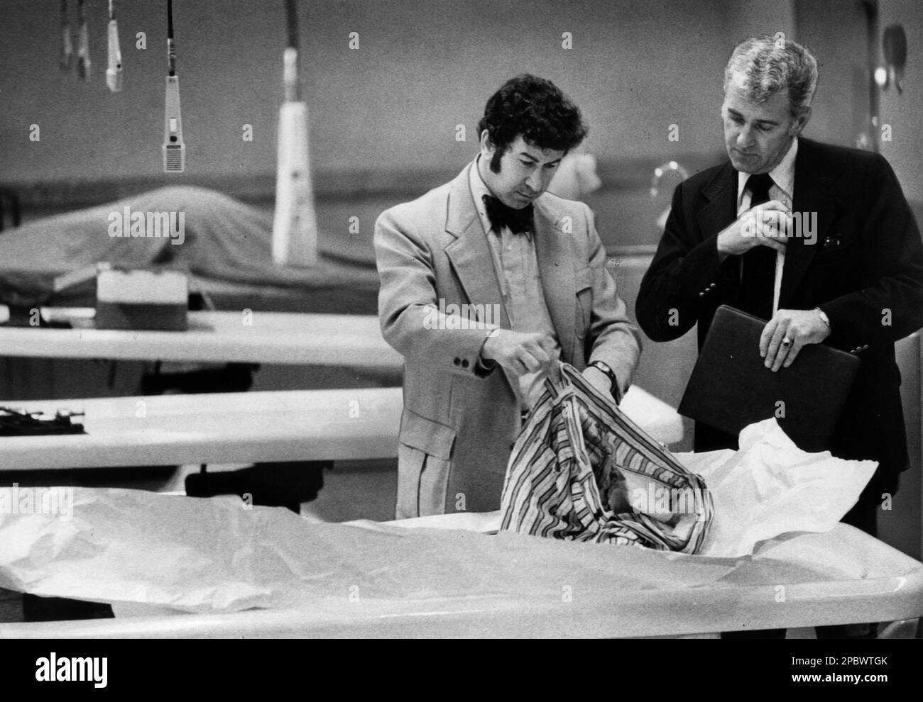In this photo from March 29, 1974, San Francisco homicide inspectors ...