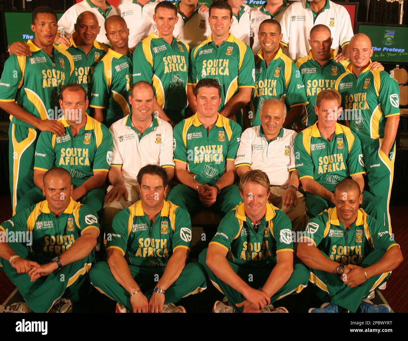 ** FILE ** South African cricket squad, from left, back row, Makhaya ...