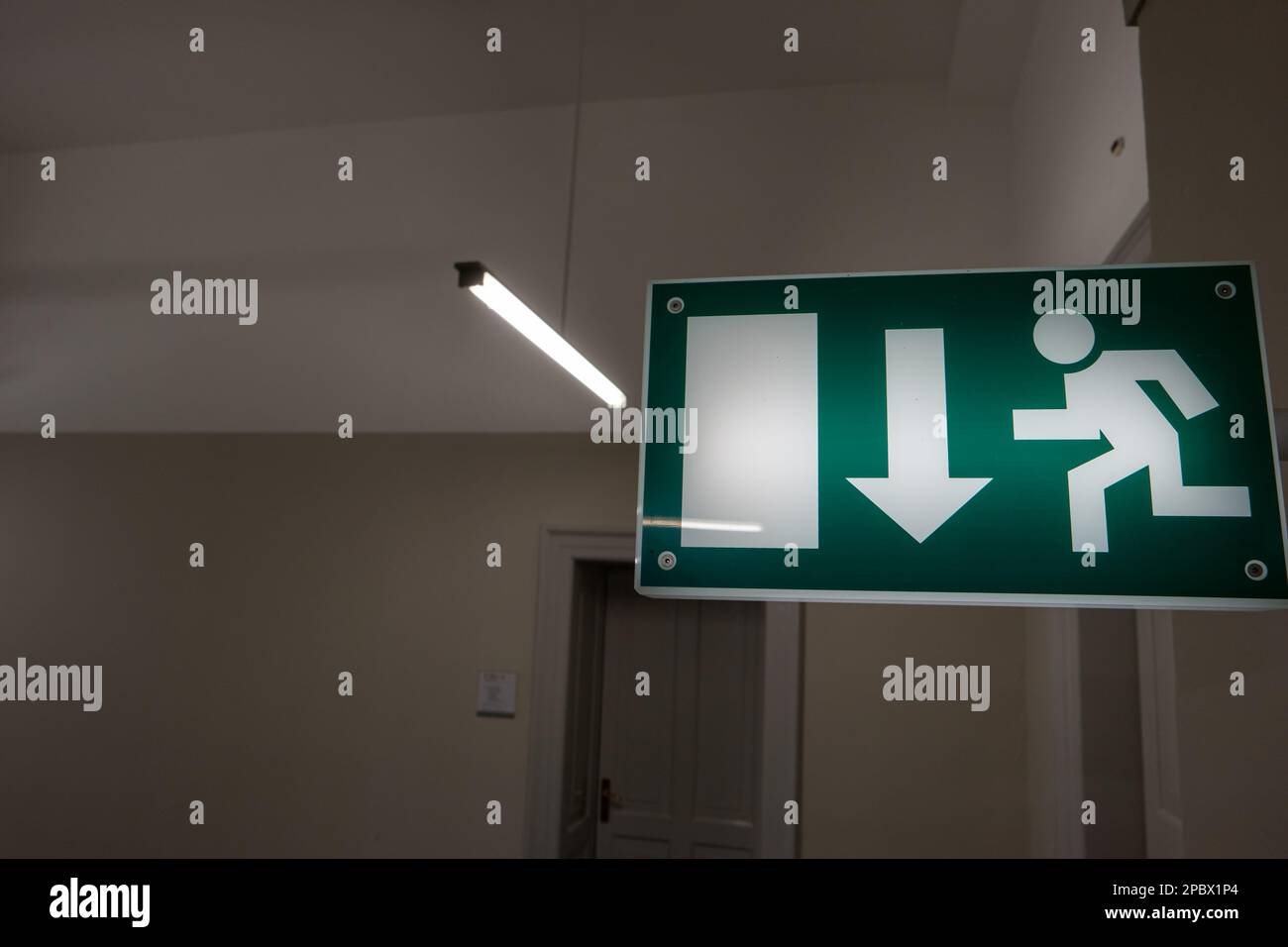 Signboard mounted wall arrow symbol hi-res stock photography and images ...