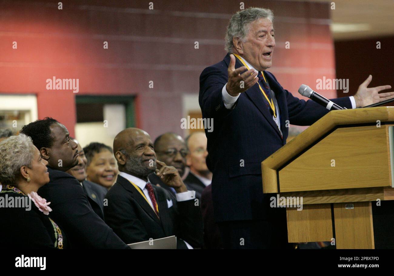 Tony Bennett sings as other inductees listen during an inductee ...