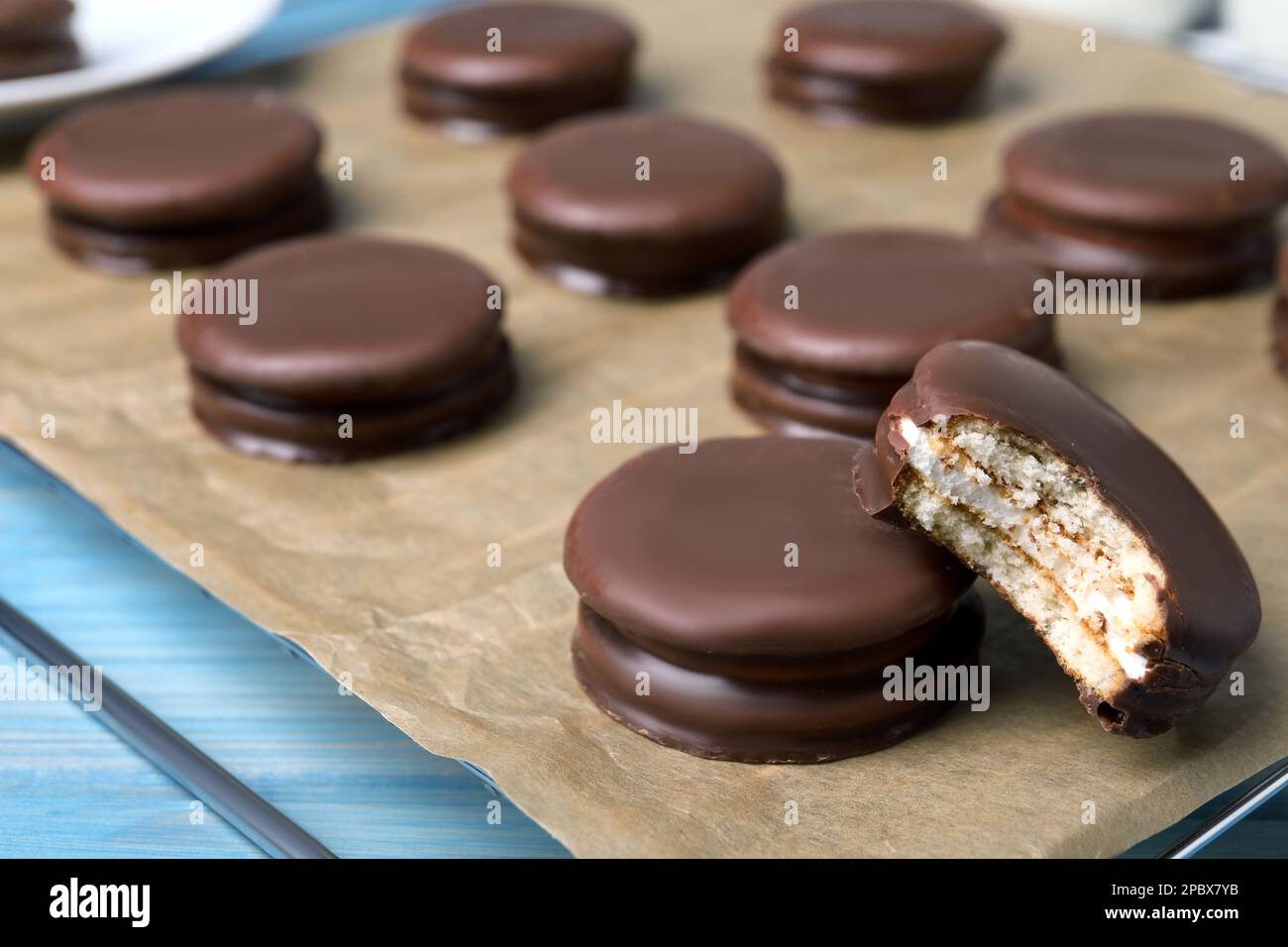 Tasty choco pies on parchment paper, closeup view Stock Photo - Alamy