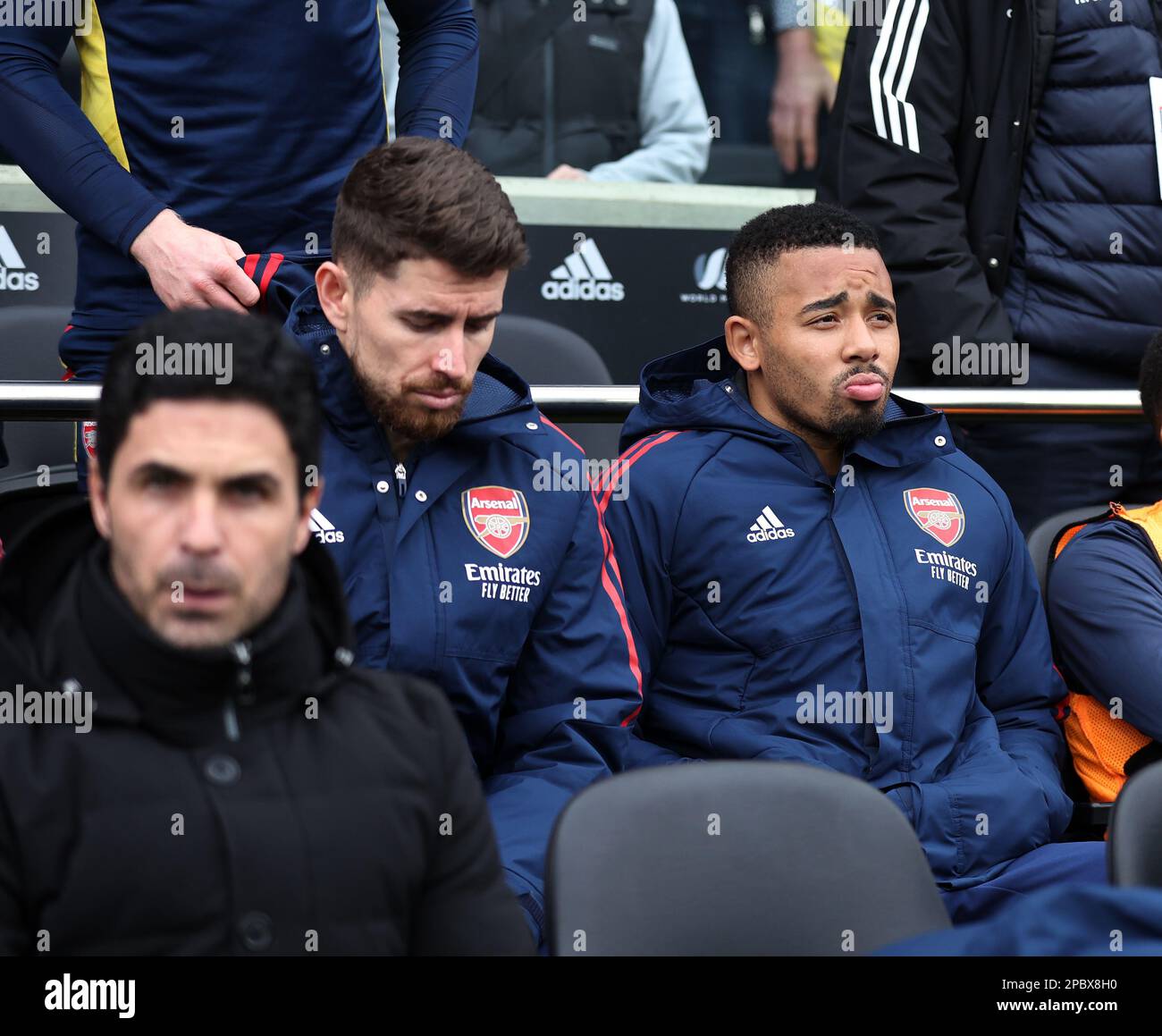 Gabriel jesus arsenal bench hi-res stock photography and images - Alamy