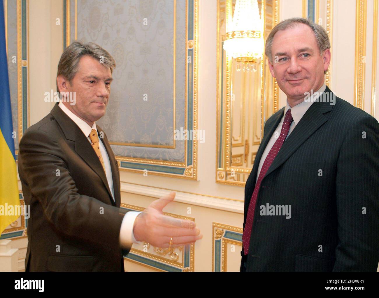 Ukrainian President Viktor Yushchenko, left welcomes the British ...