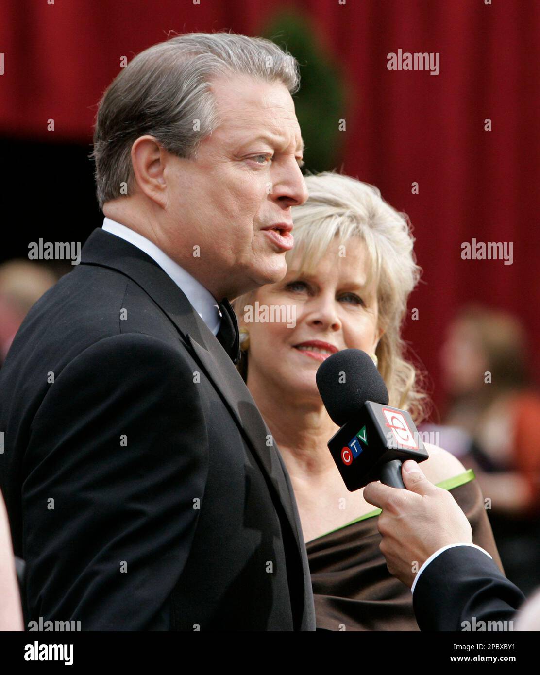 ** RETRANSMISSION FOR ALTERNATE CROP ** Former Vice President Al Gore ...