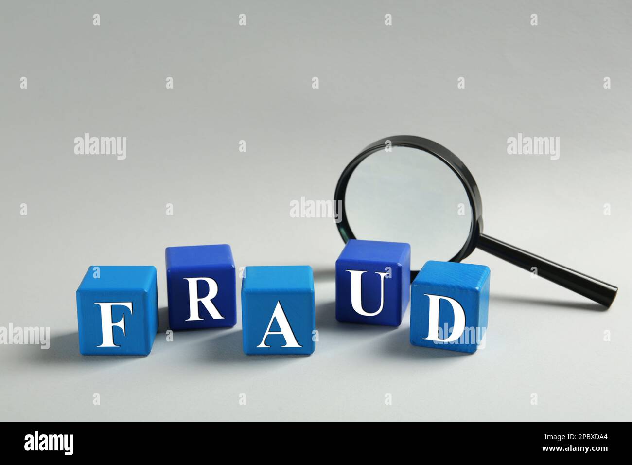 Magnifying glass wooden blocks hi-res stock photography and images - Alamy