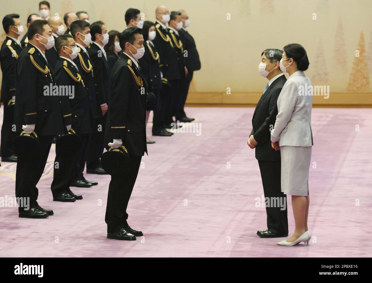 Excellent police officers are given an audience by Japan's Emperor ...