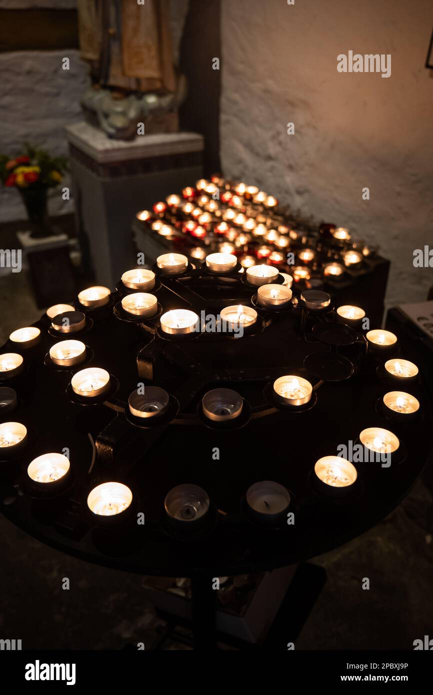 Many candles burn in church hi-res stock photography and images - Alamy