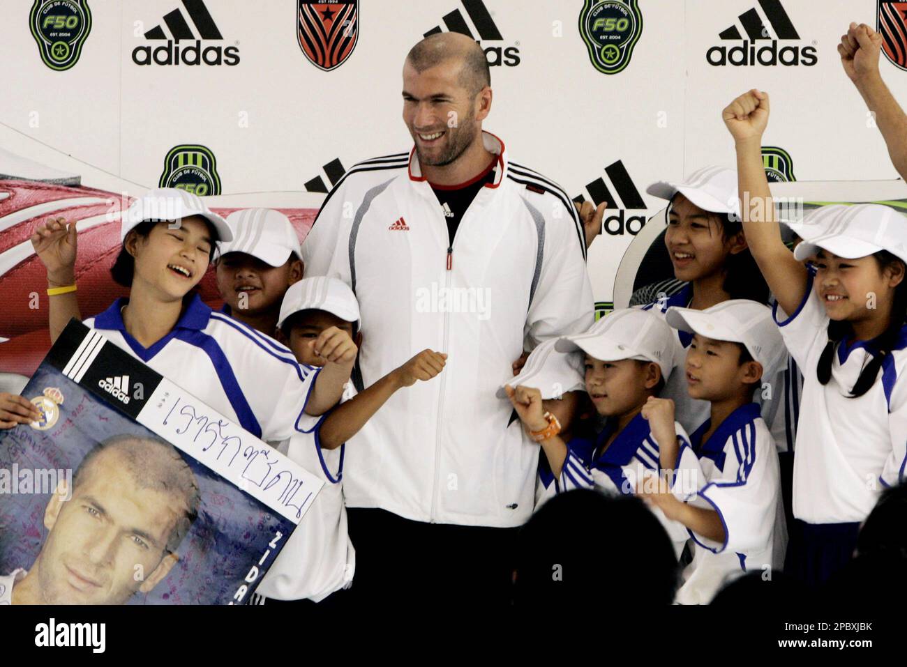 Retired French soccer star Zinedine Zidane, center, poses with Thai HIV ...