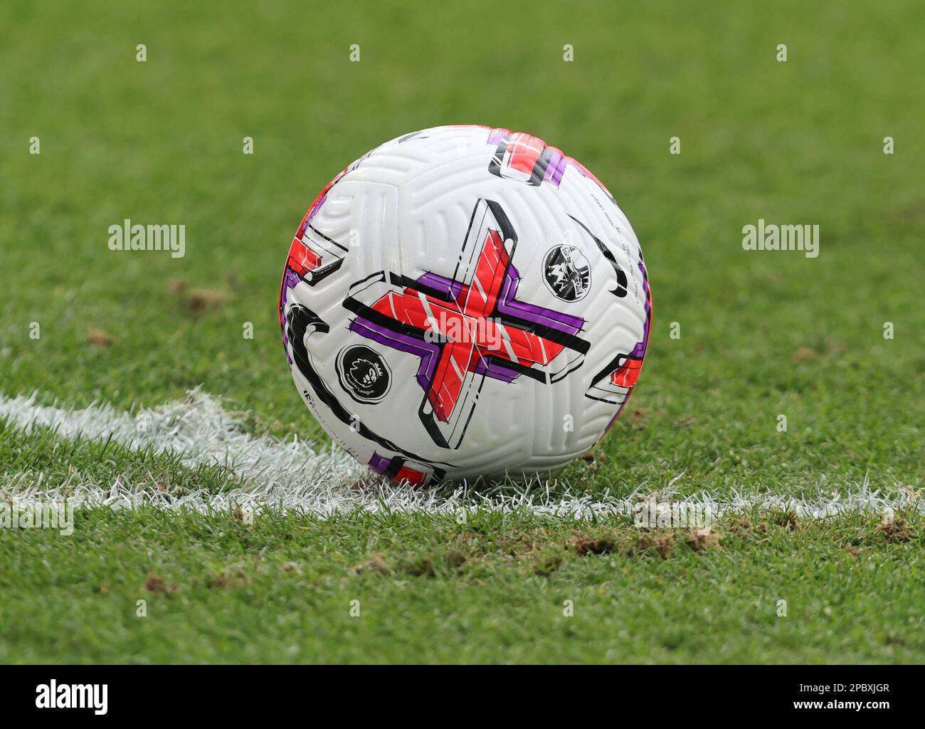 Premier league match ball 2023 hi-res stock photography and images - Alamy