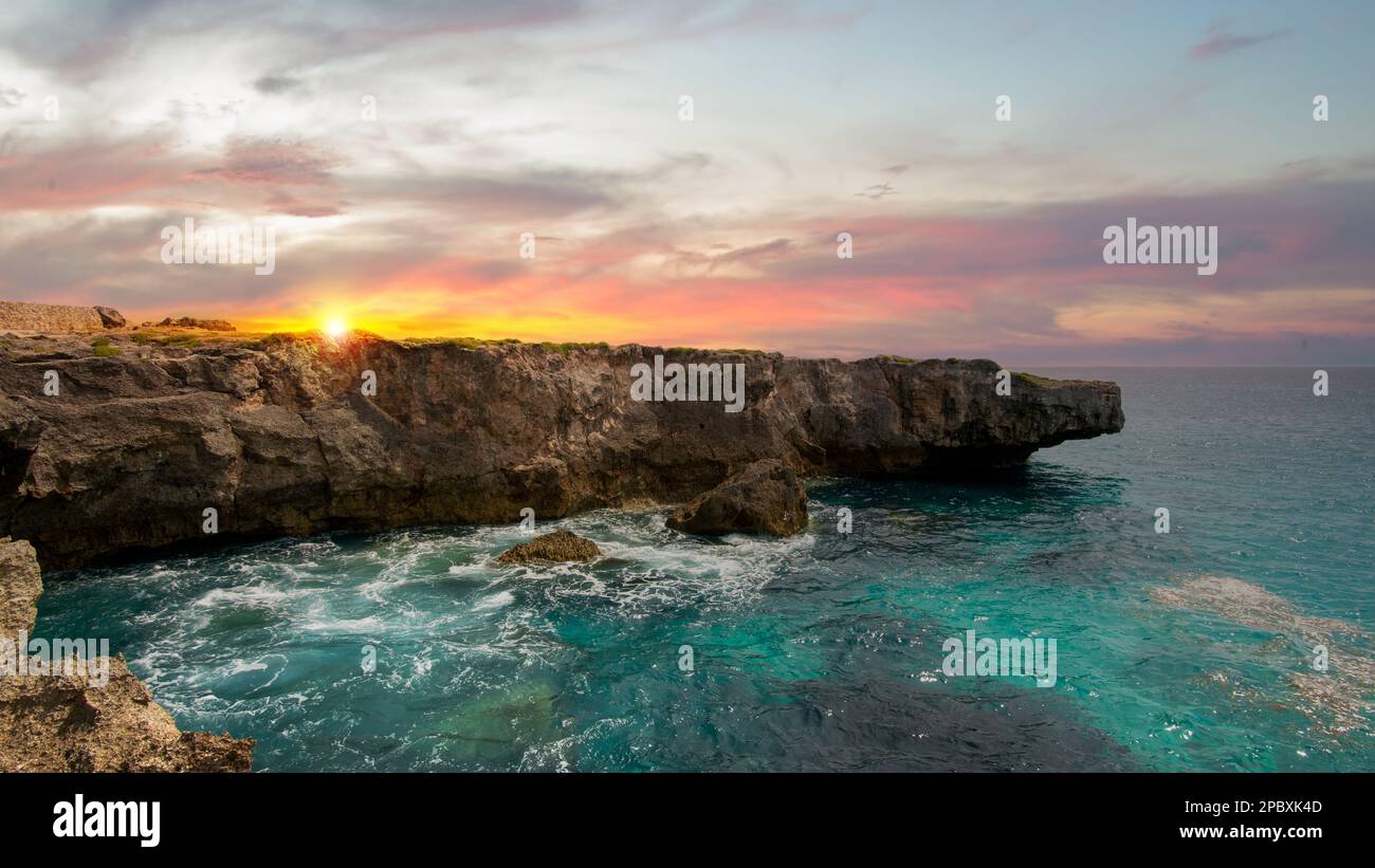Ocean views with the sunset scene background Stock Photo - Alamy