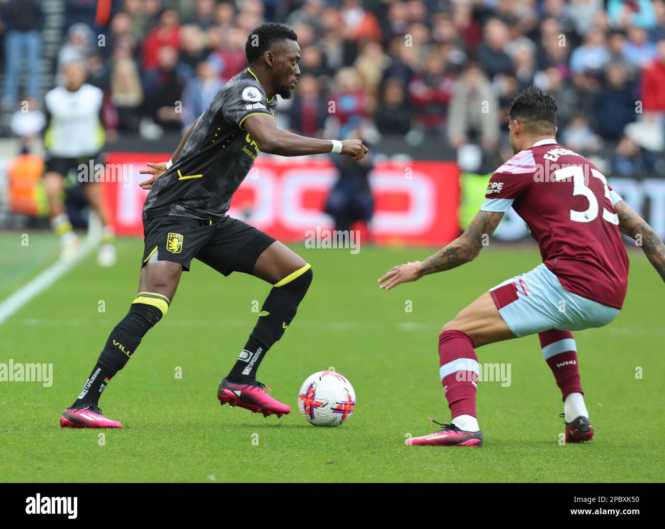 Bertrand traore aston villa hi-res stock photography and images - Alamy