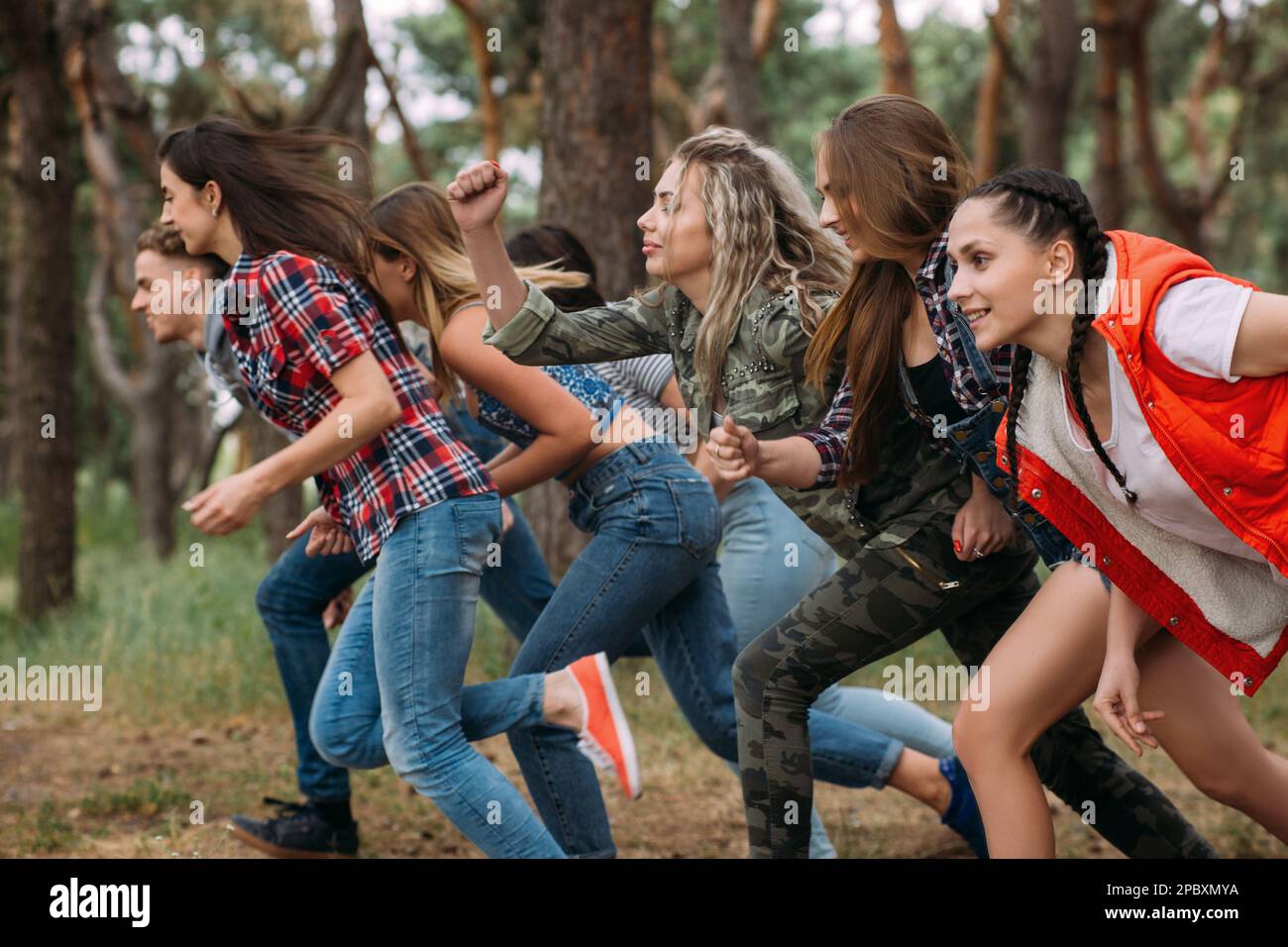 Friends group running competition concept Stock Photo - Alamy