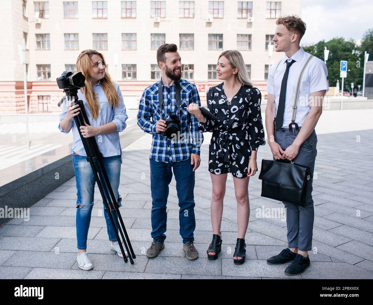 backstage photography teamwork communication Stock Photo - Alamy