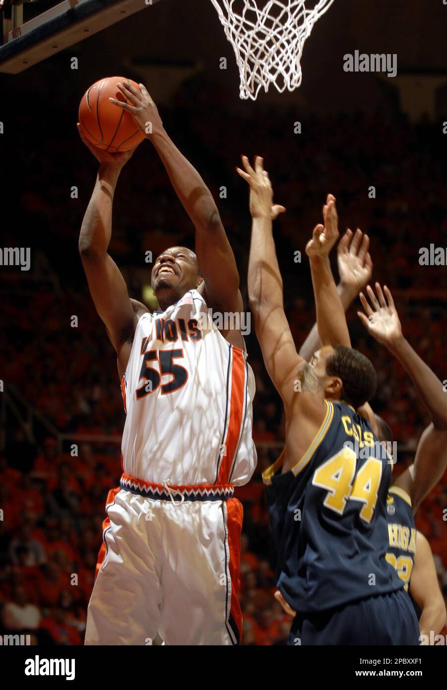 Illinois' Shaun Pruitt (55) tries to go up for a basket against ...