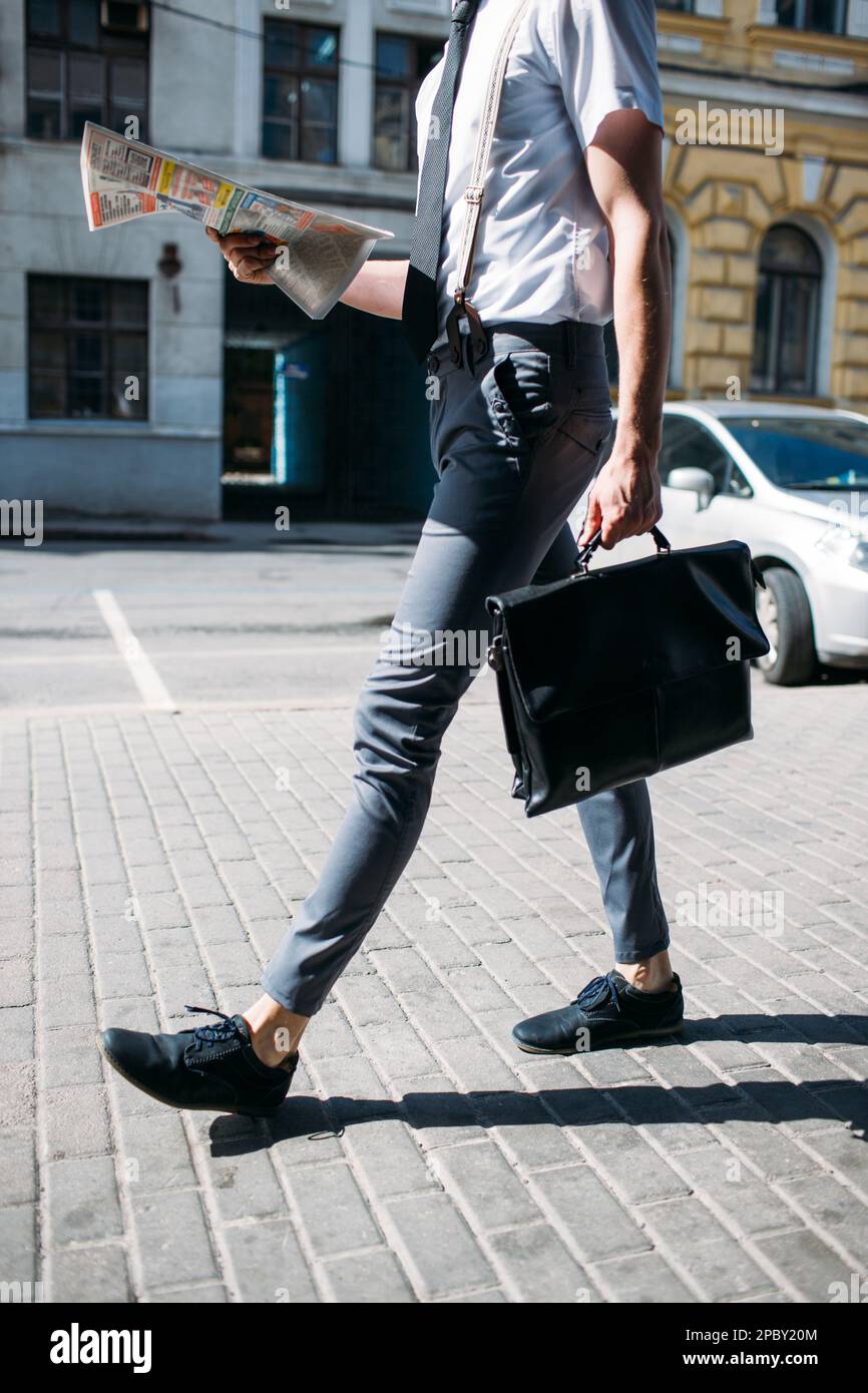 Young man walking reading newspaper hi-res stock photography and images ...