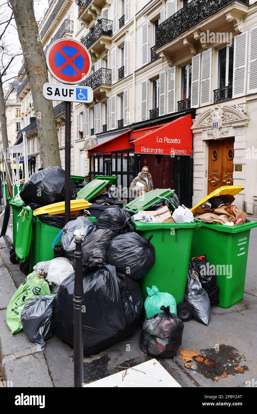 2023 Garbage collection on strike in Paris, France Stock Photo - Alamy