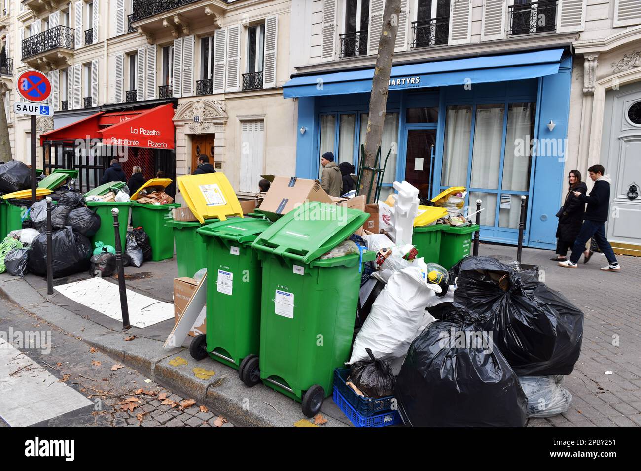 Bags of litter france hi-res stock photography and images - Alamy