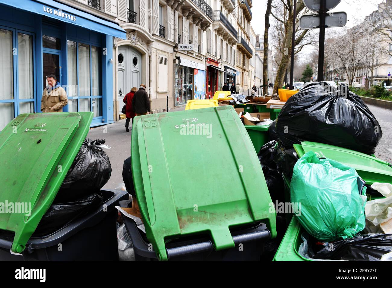 2023 Garbage collection on strike in Paris, France Stock Photo - Alamy