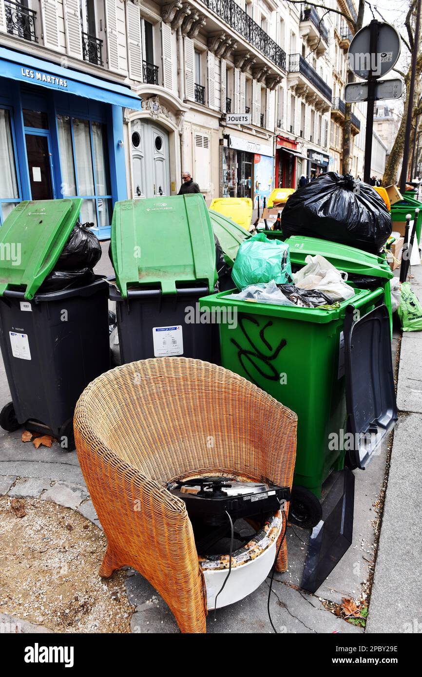 2023 Garbage collection on strike in Paris, France Stock Photo - Alamy