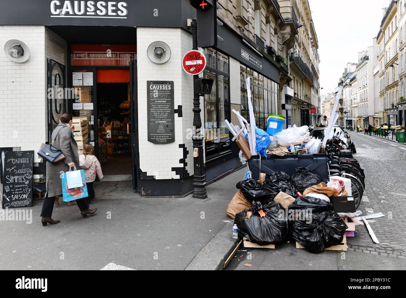 2023 Garbage collection on strike in Paris, France Stock Photo - Alamy