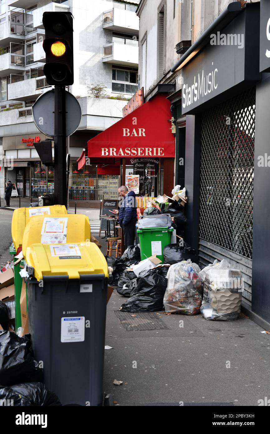 2023 Garbage collection on strike in Paris, France Stock Photo - Alamy