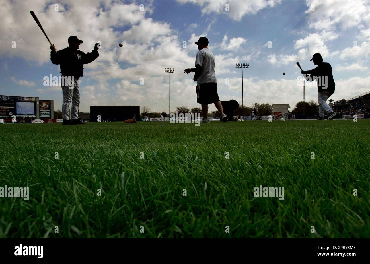 New York Yankees coaches Larry Bowa, left, and Don Mattingly, right ...
