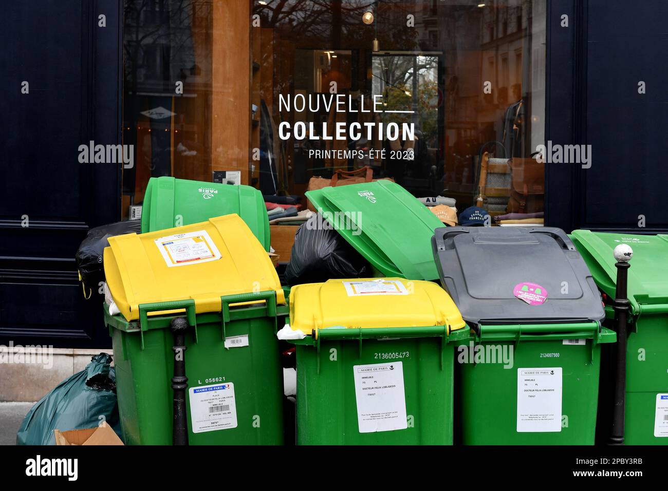 2023 Garbage collection on strike in Paris, France Stock Photo - Alamy