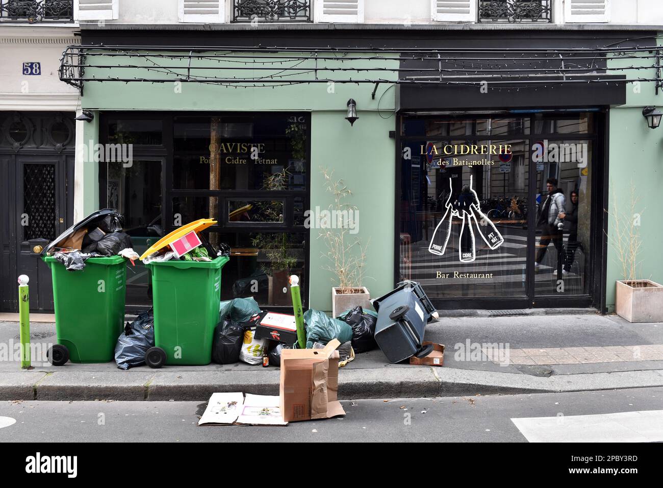 Bags of litter france hi-res stock photography and images - Alamy