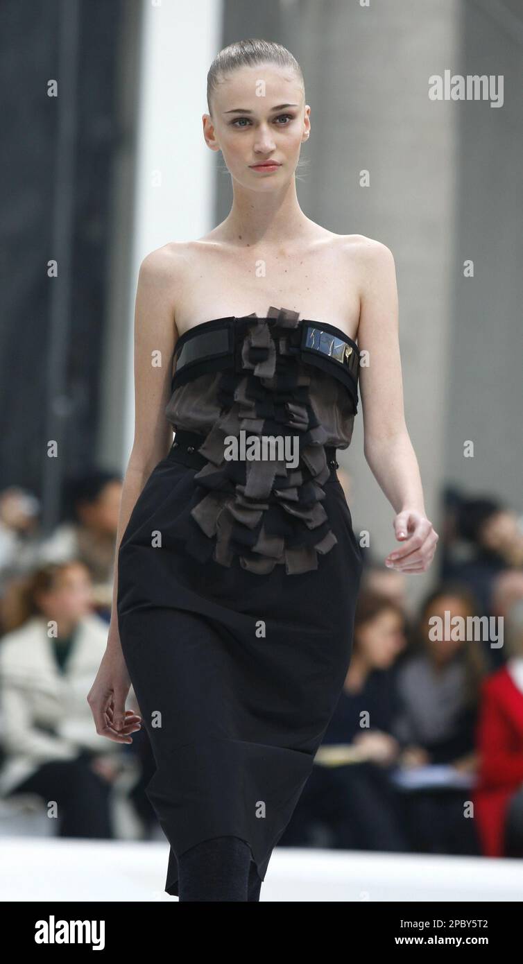 A model wears a creation of Alberta Ferretti women's Autumn-Winter 2007 ...